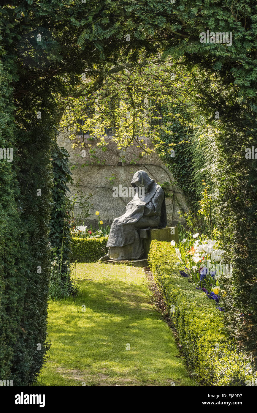 Monk garden hi-res stock photography and images - Alamy
