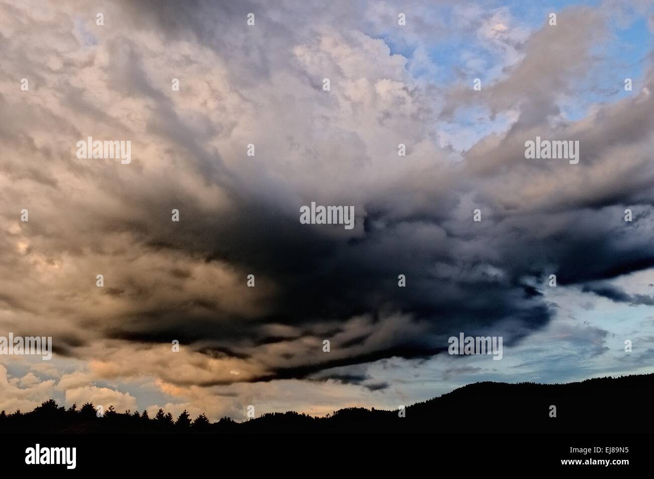 Black clouds over mountains hi-res stock photography and images - Alamy