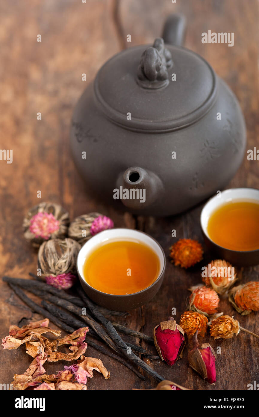 Chinese style tea table hi-res stock photography and images - Alamy
