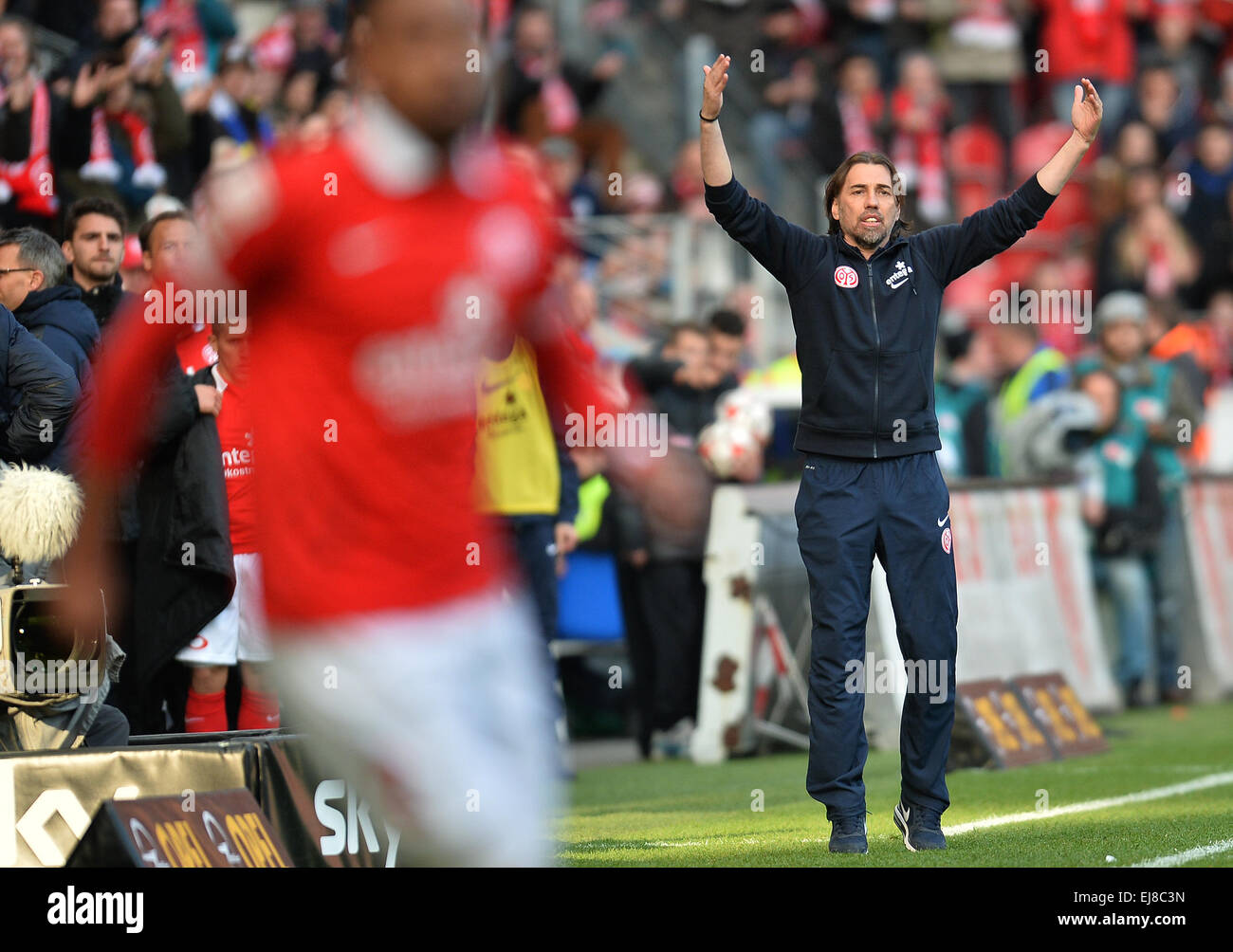 Mainz, Germany. 22nd Mar, 2015. Mainz's coach Martin Schmidt gestures ...