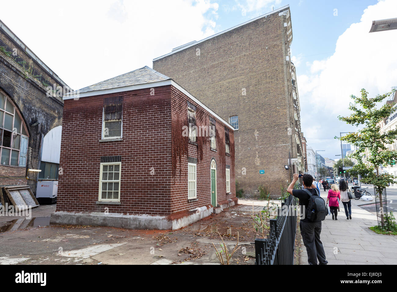 Melting House by Alex Chinneck 40 Southwark St, London, SE1. Artwork ...