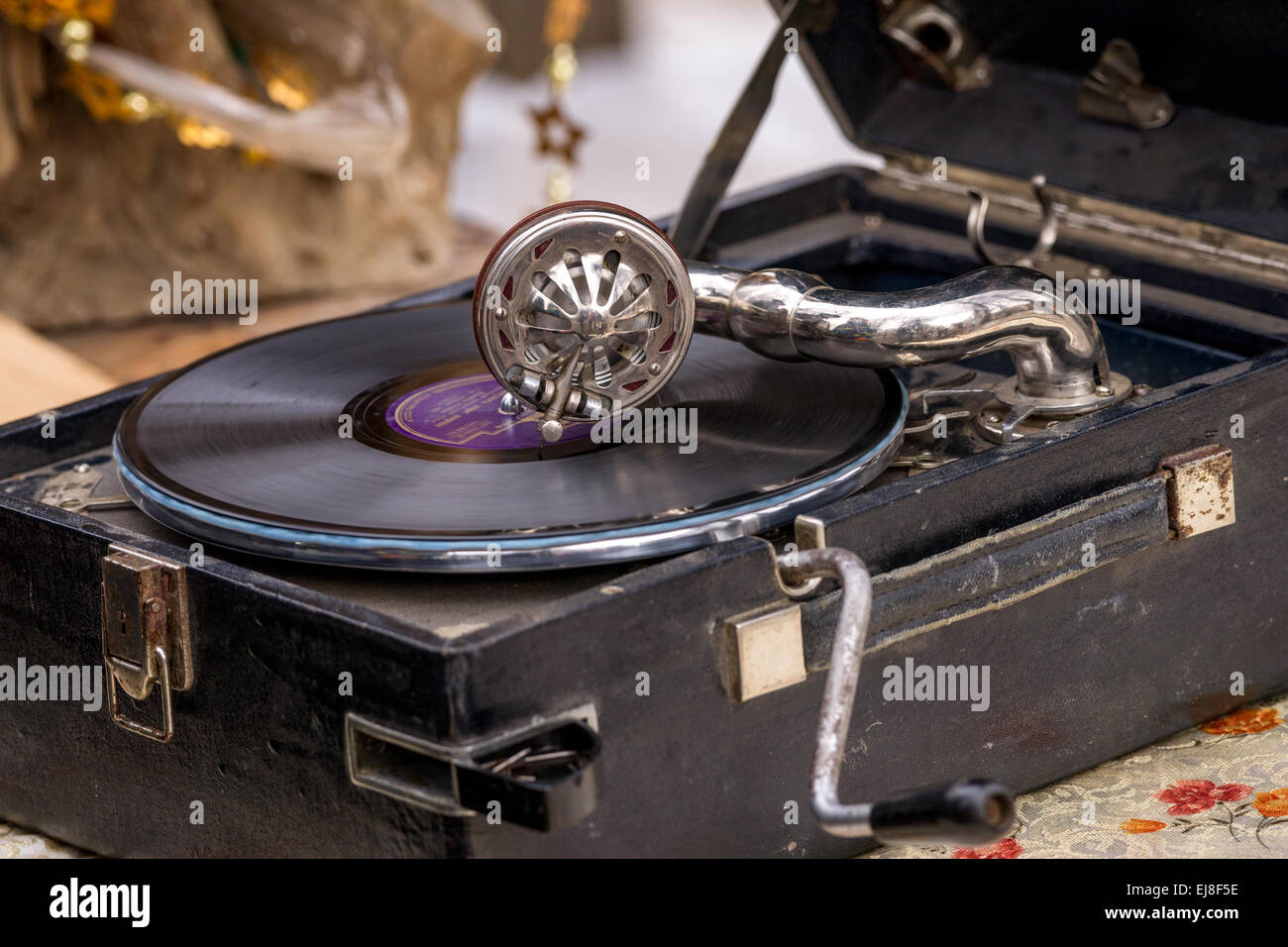 A portable wind-up gramophone Stock Photo - Alamy