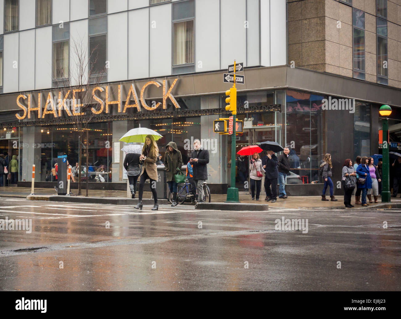 The midtown Manhattan branch of the Shake Shack on Saturday, March 14 ...