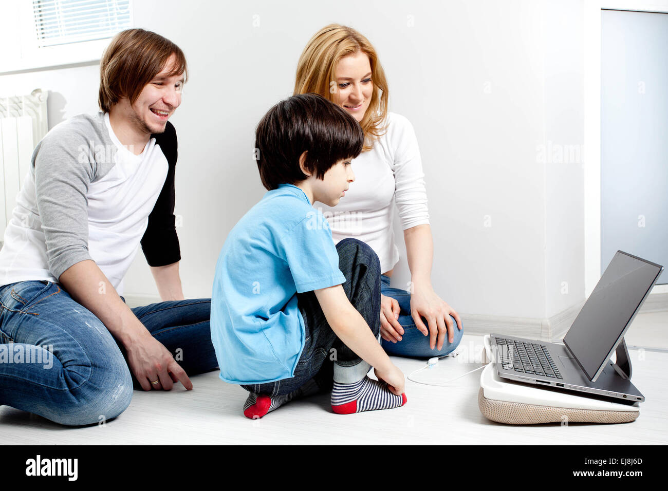 Child and parents hi-res stock photography and images - Alamy