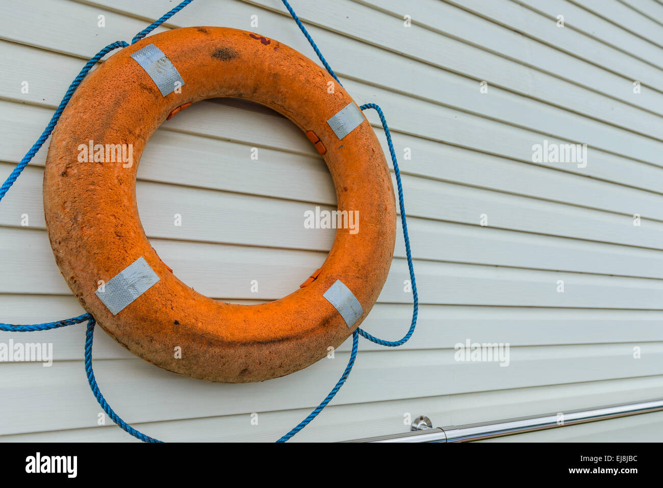 life buoy with rope hanging around the pool Stock Photo - Alamy