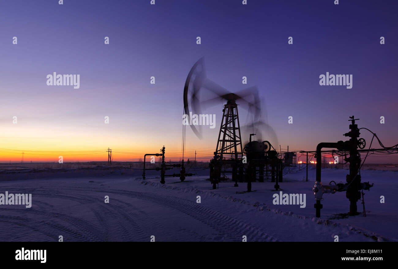 Drilling action hi-res stock photography and images - Alamy