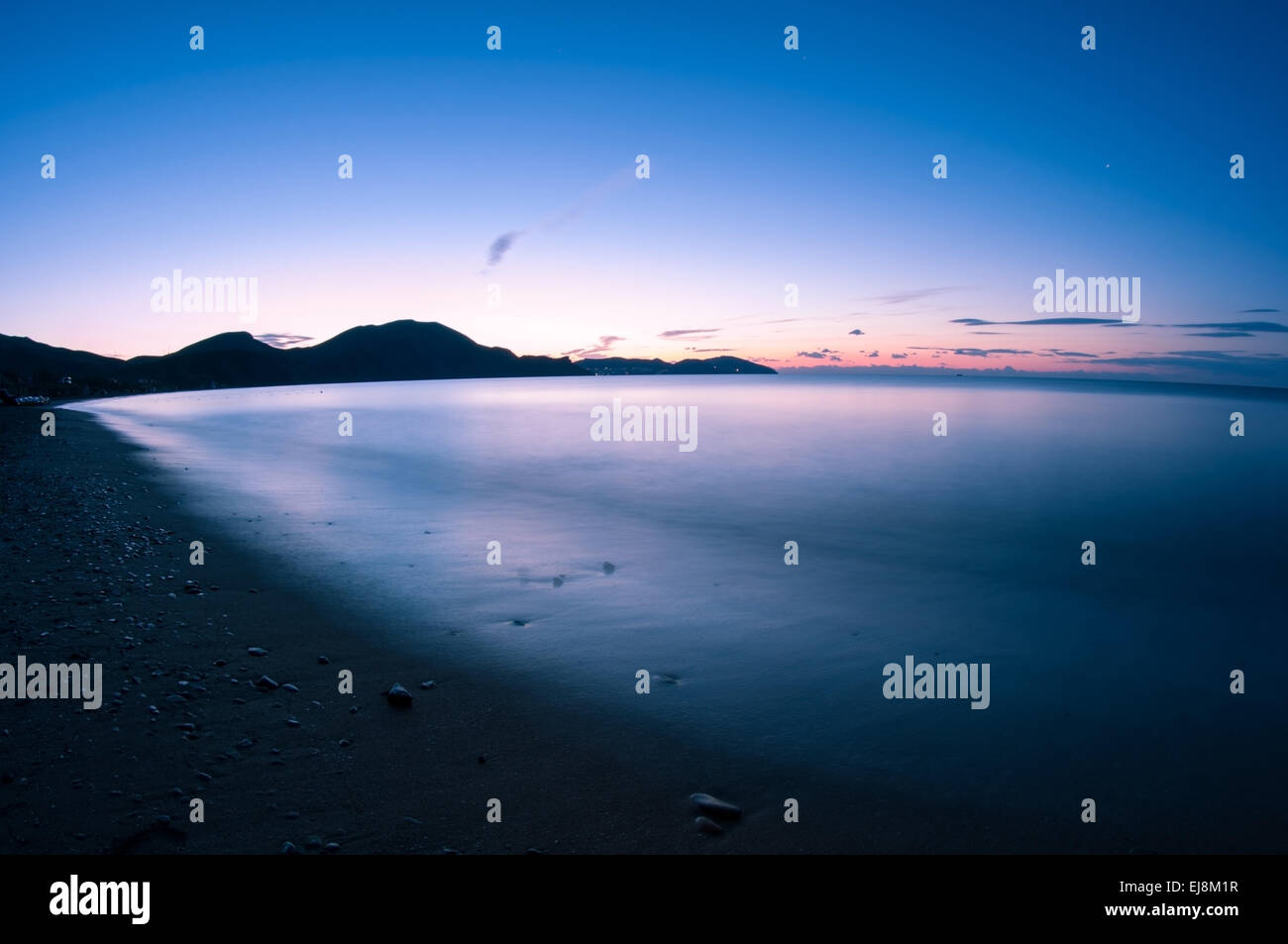 Dark night sea hi-res stock photography and images - Alamy