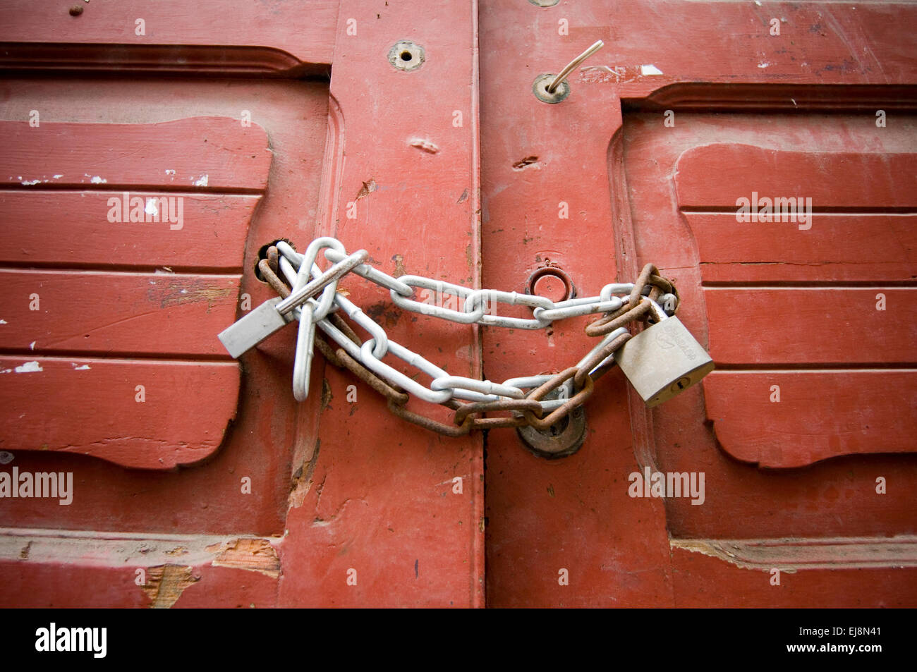 Padlock padlocked padlocks chain up hi-res stock photography and images ...
