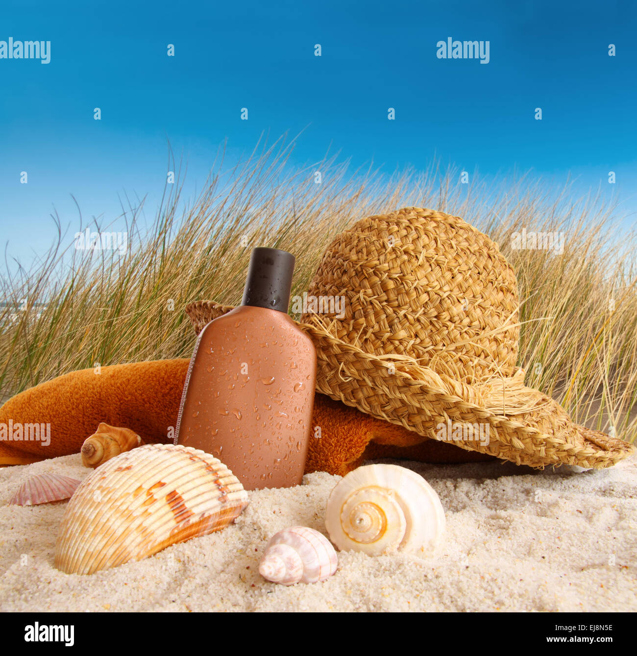 Straw hat glasses suntan hi-res stock photography and images - Alamy