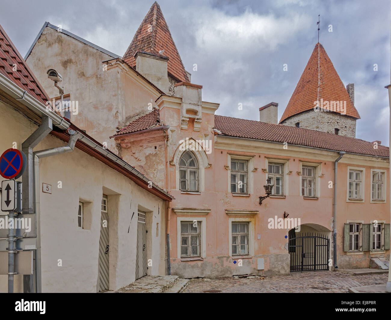 Rundown structures hi-res stock photography and images - Alamy