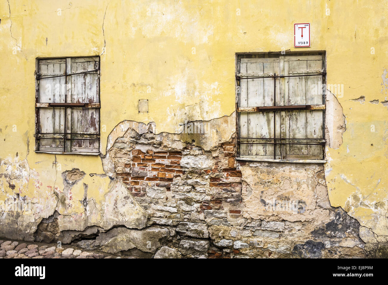 Rundown buildings hi-res stock photography and images - Alamy