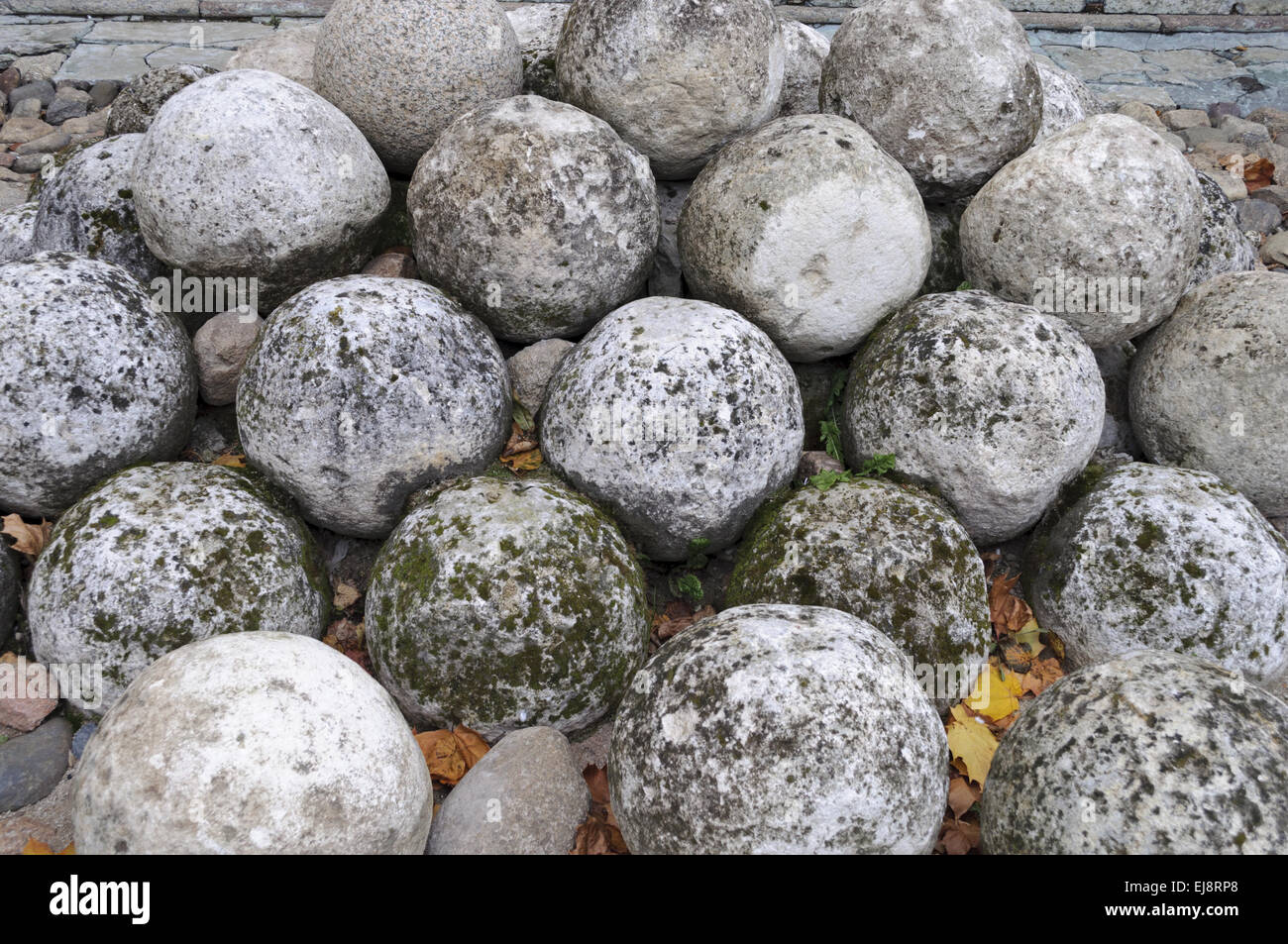 Cannonballs hi-res stock photography and images - Alamy