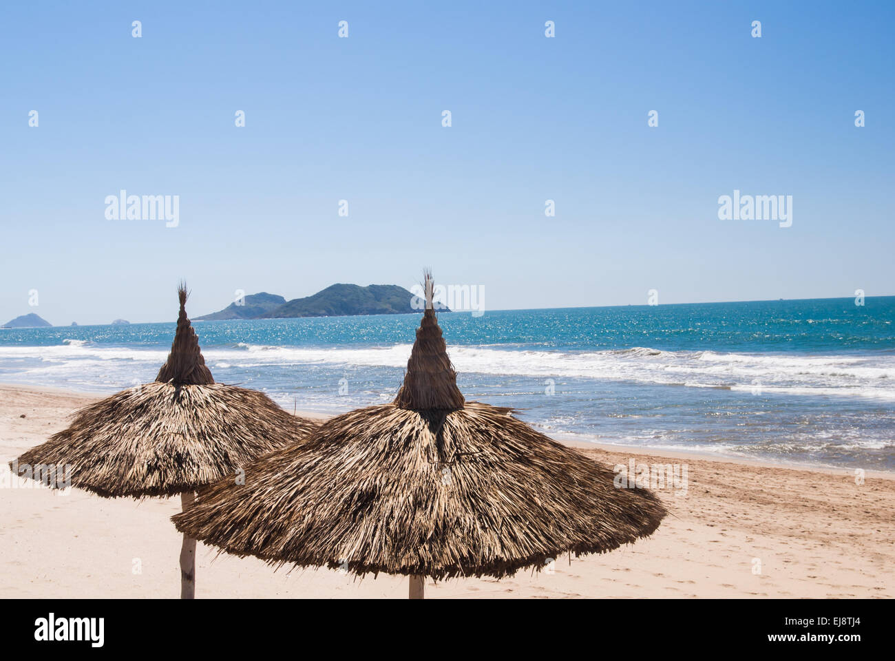 Palapas on the beach hi-res stock photography and images - Alamy