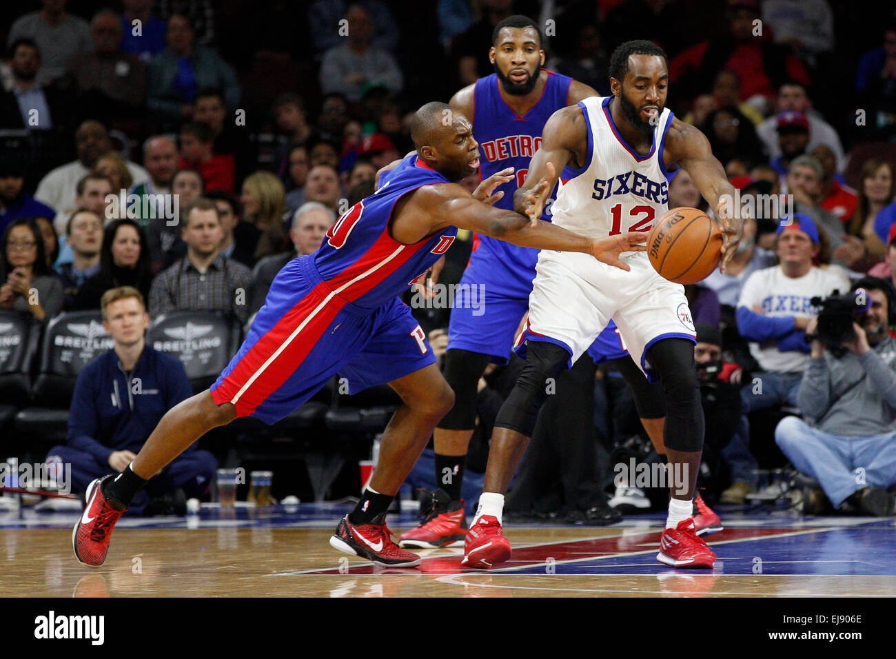 March 18, 2015: Detroit Pistons guard Jodie Meeks (20) reaches for the ...
