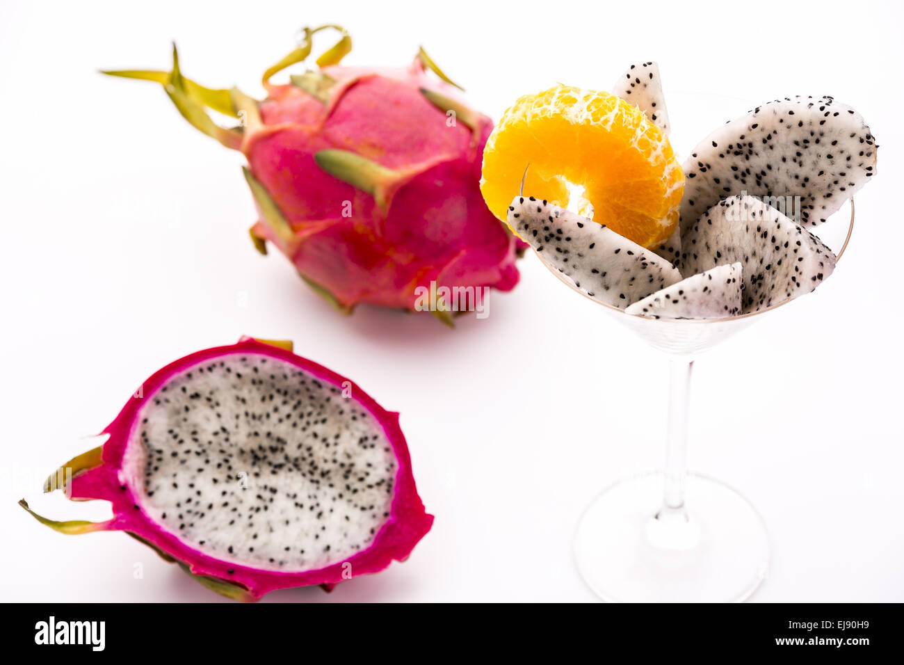 Vibrant purple fruit with white pulp: Pitaya Stock Photo - Alamy