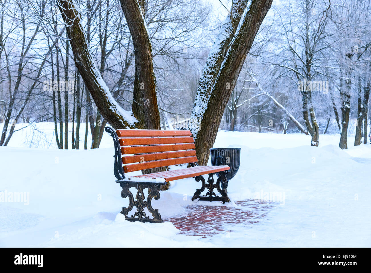 Bench ledge hi-res stock photography and images - Alamy