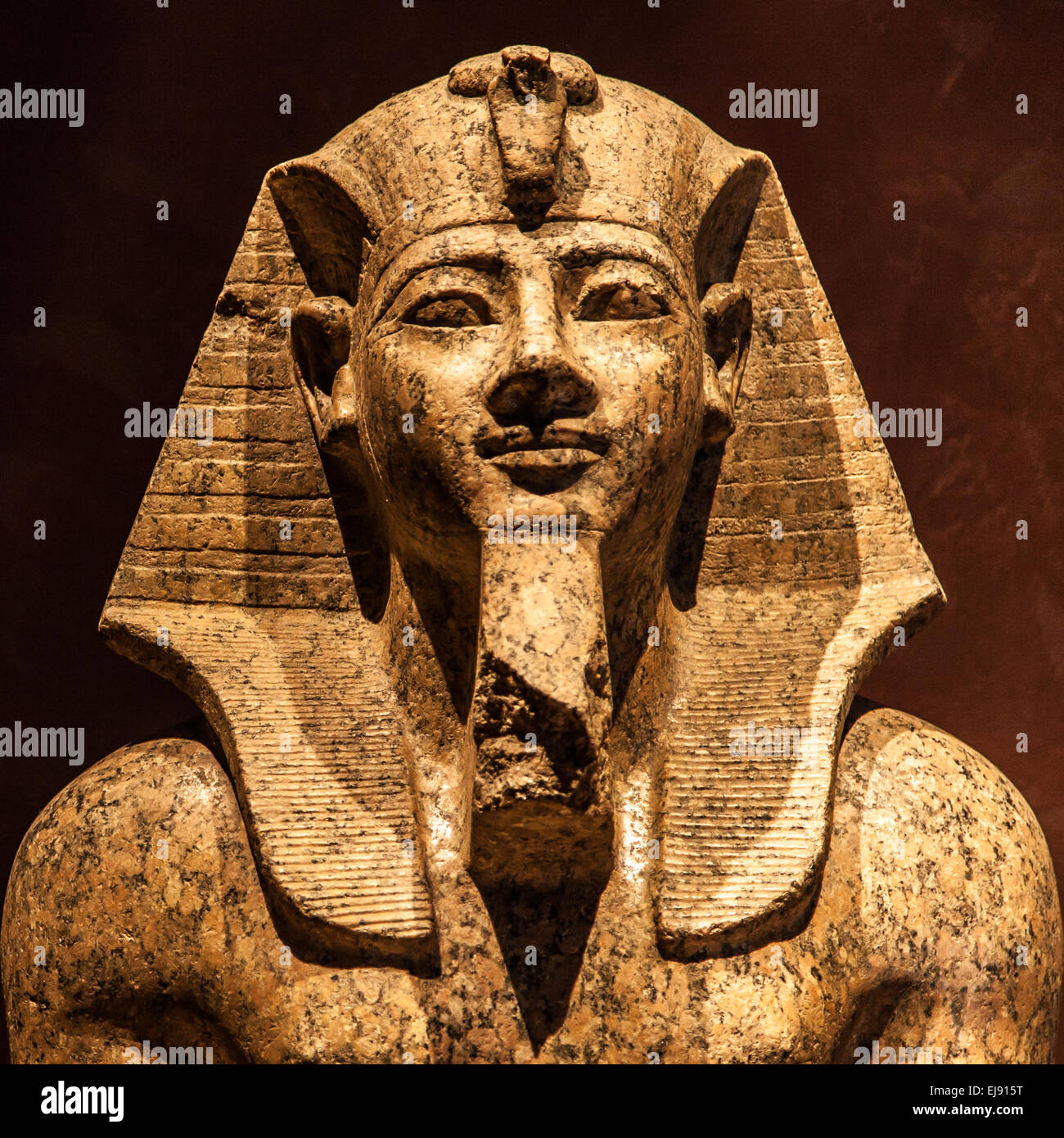 Pharaoh statue hi-res stock photography and images - Alamy