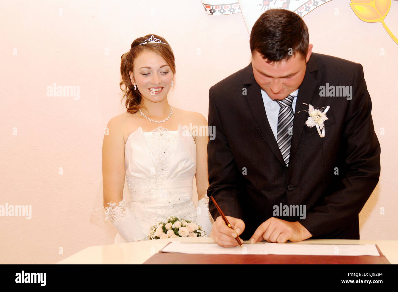 Bride signing document table wedding agreement hi-res stock photography ...