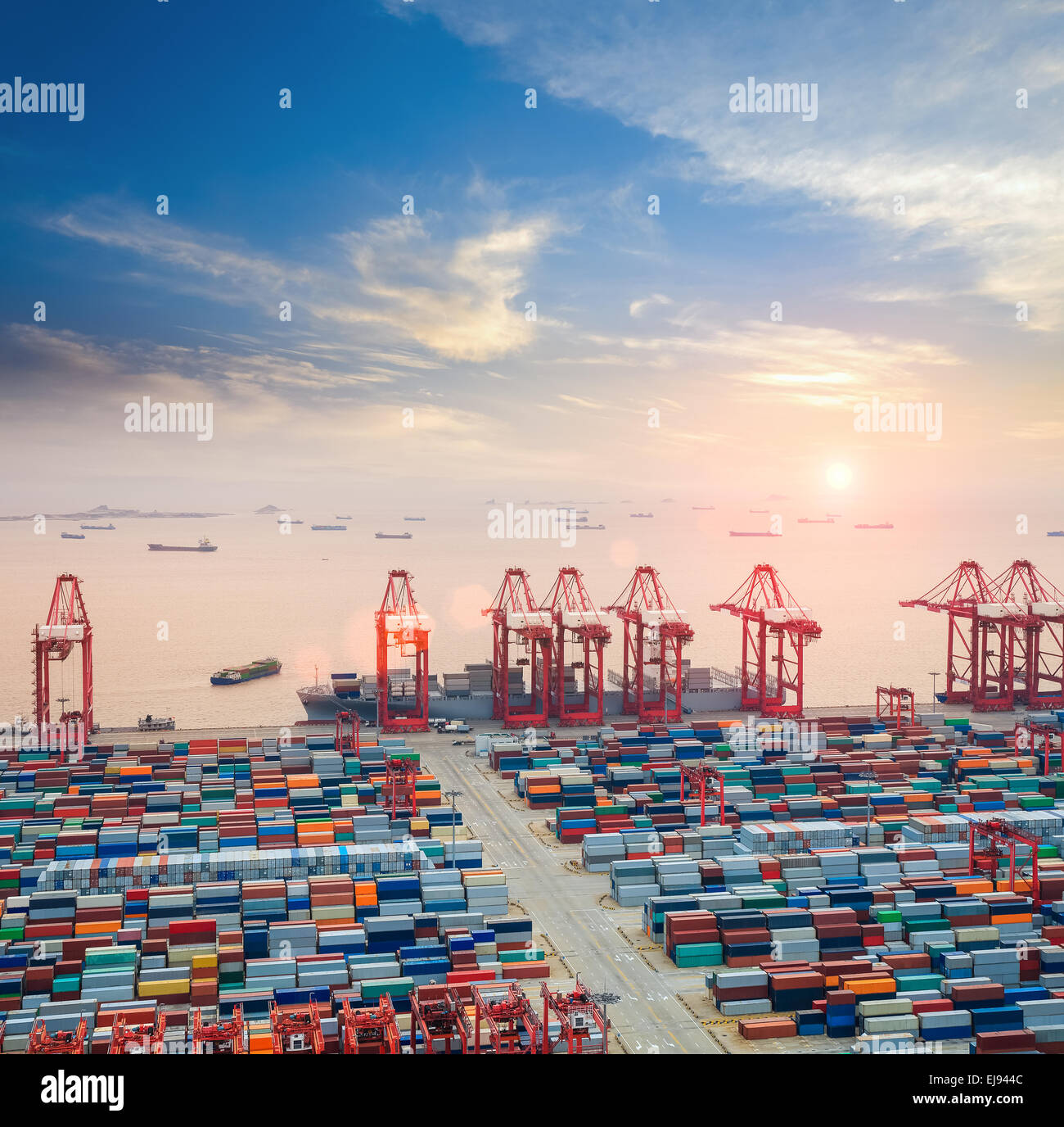 Modern container terminal hi-res stock photography and images - Alamy