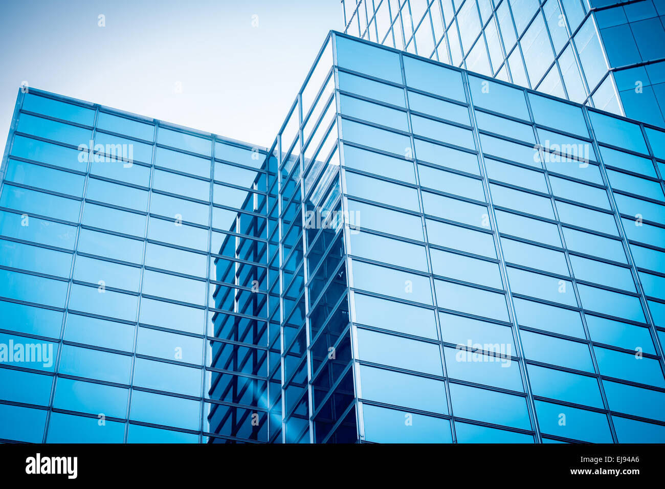 Glass office skyscraper business hi-res stock photography and images ...