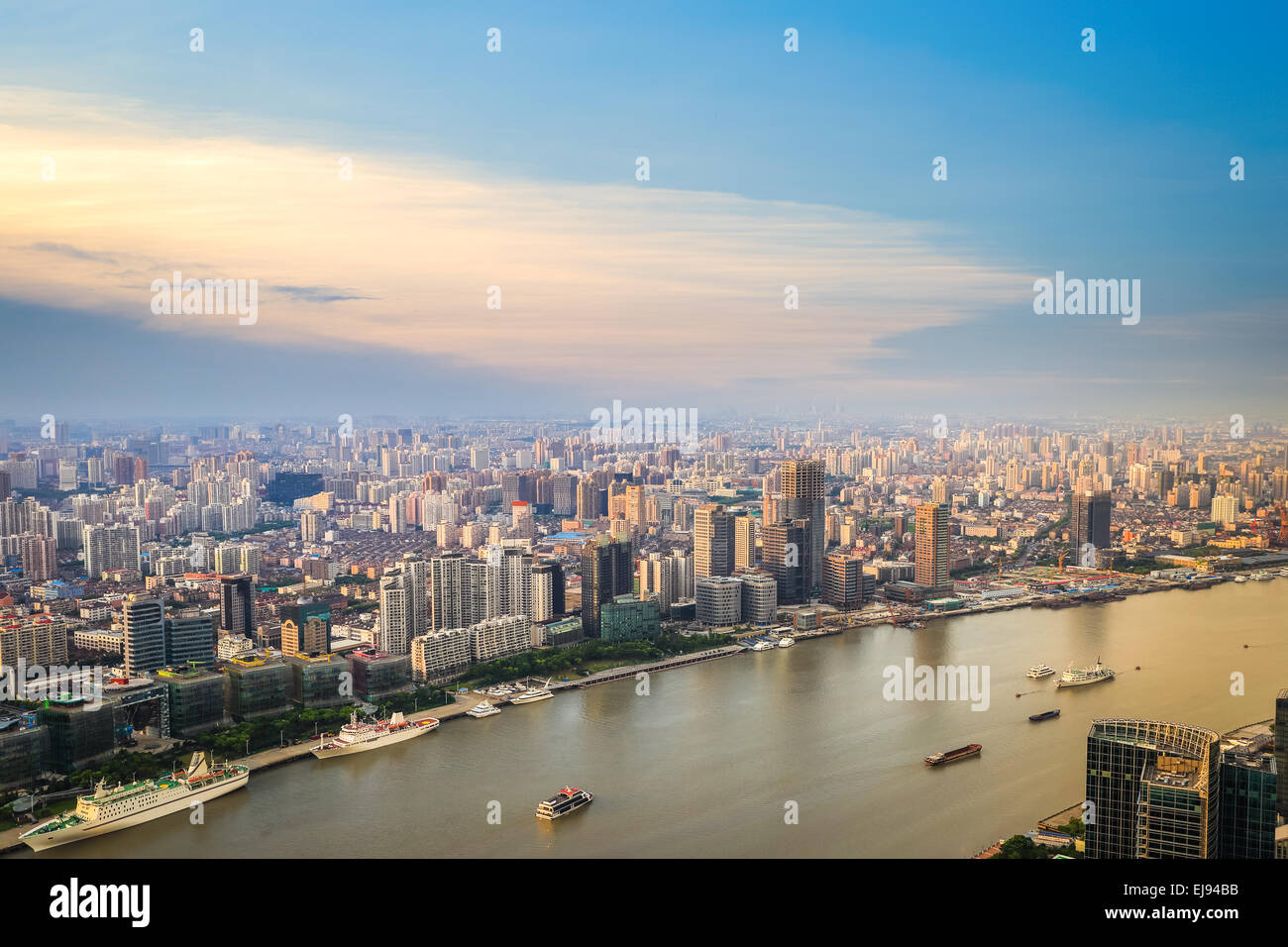 City building view skyline hi-res stock photography and images - Alamy