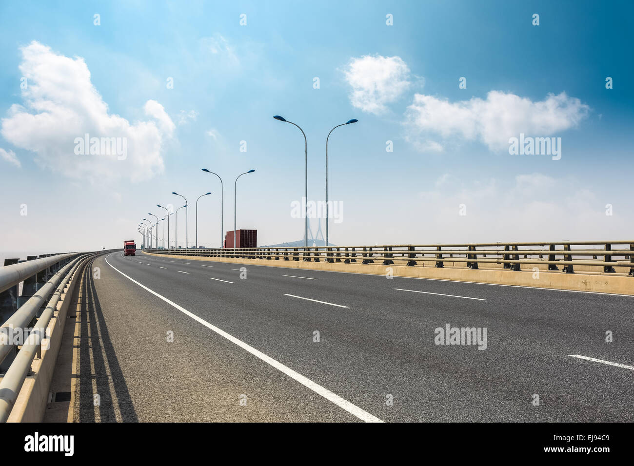 Cross bridge traffic road hi-res stock photography and images - Alamy
