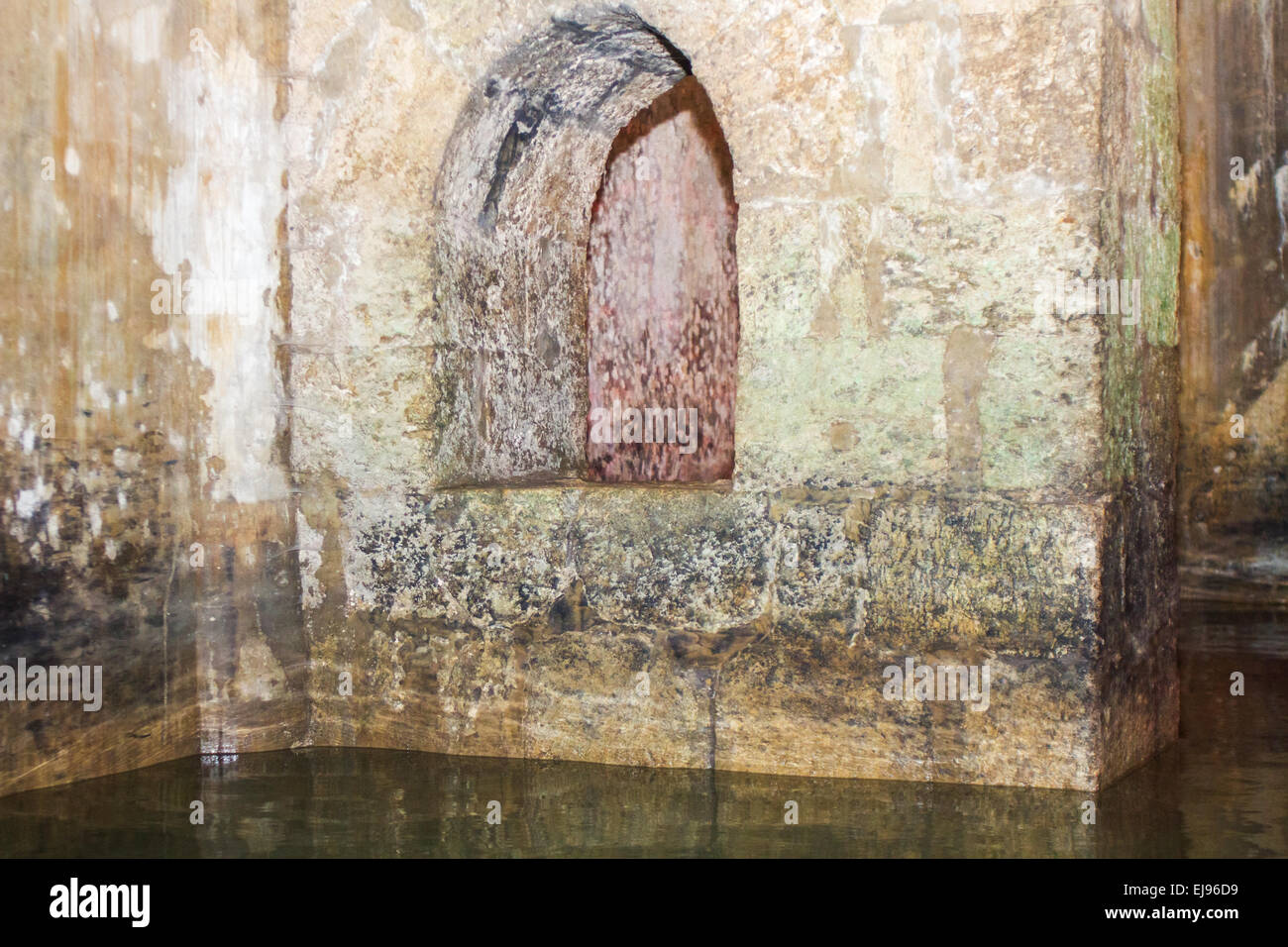 The ancient Pool of the Arches Stock Photo - Alamy