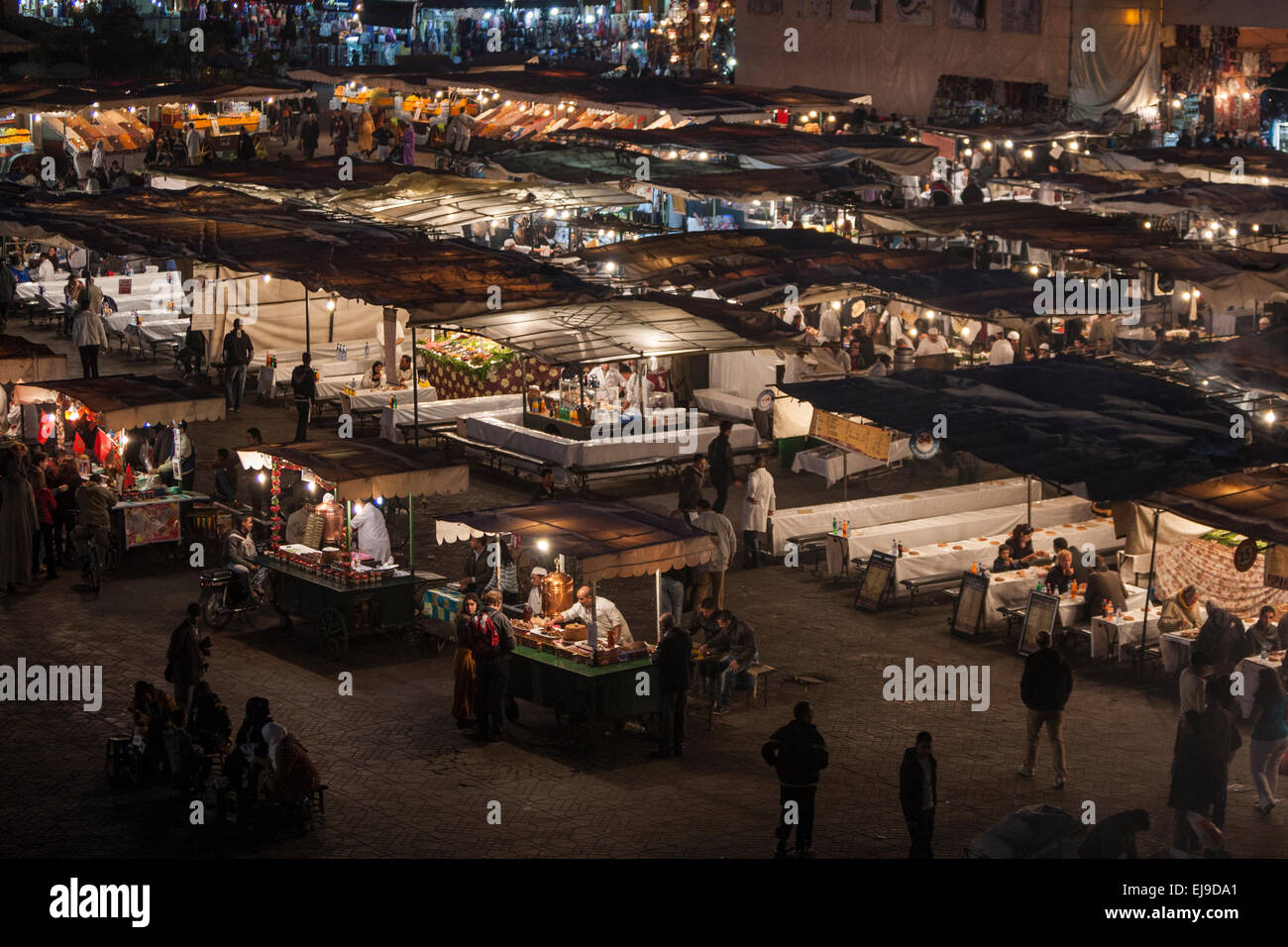 Busy food stalls hi-res stock photography and images - Alamy