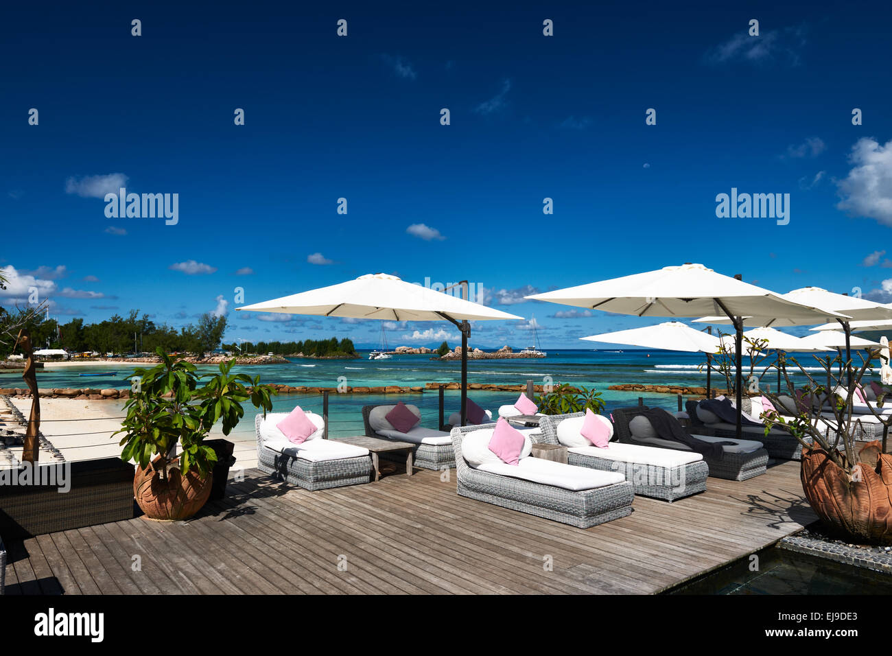 Luxury poolside jetty Stock Photo - Alamy
