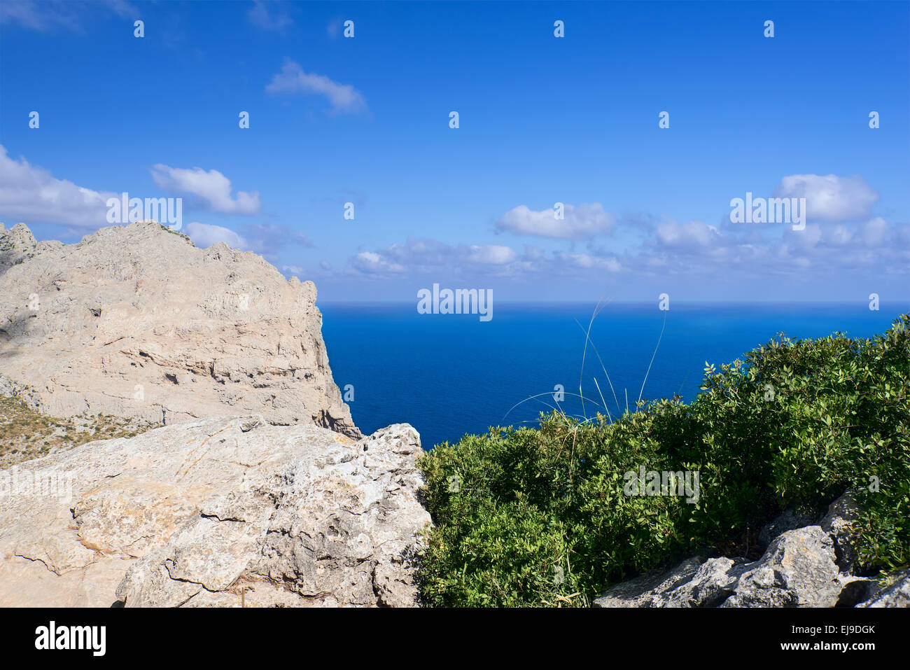 Tropical island sunset horizon view hi-res stock photography and images ...