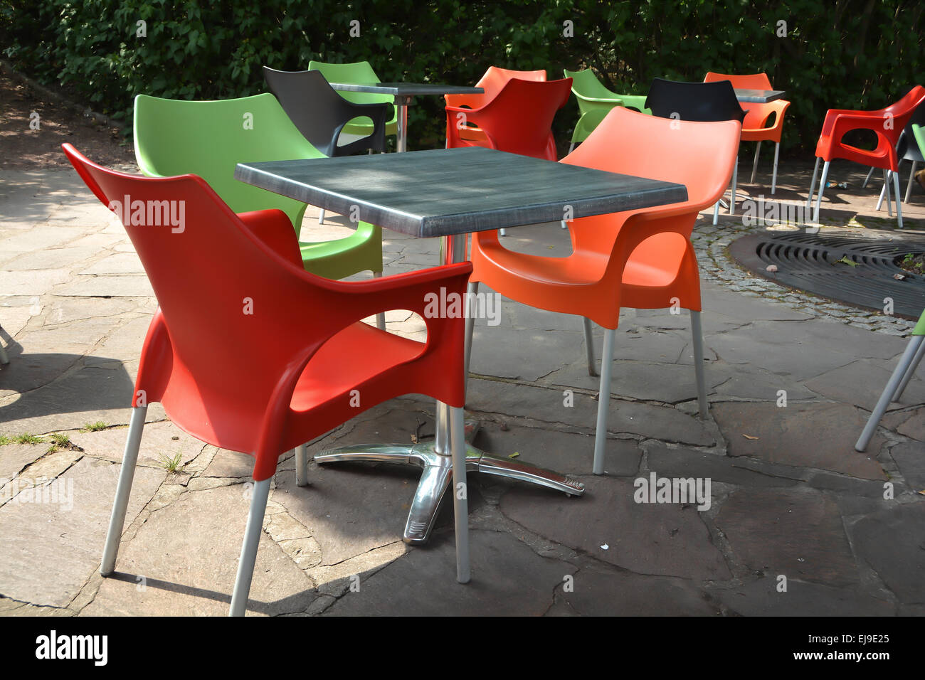 Empty sidewalk cafe restaurant hi-res stock photography and images - Alamy