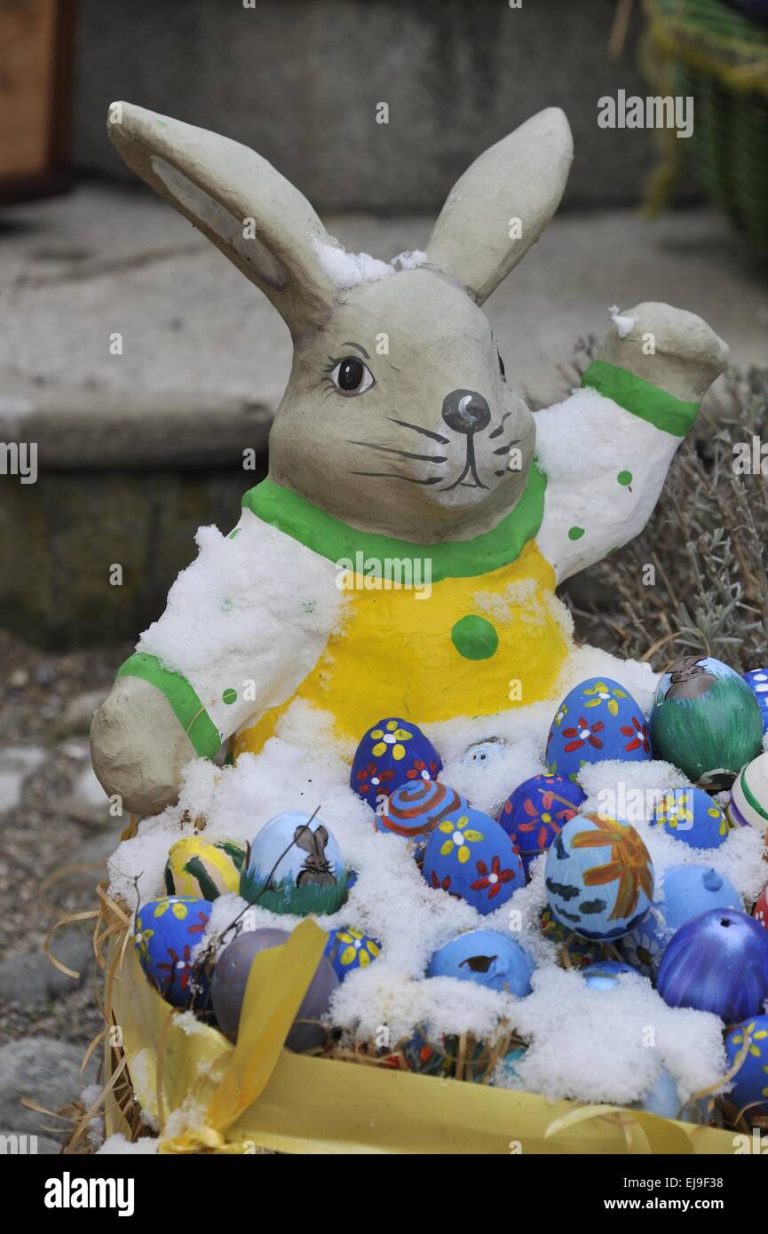 Easter bunny and eggs covered with snow Stock Photo - Alamy