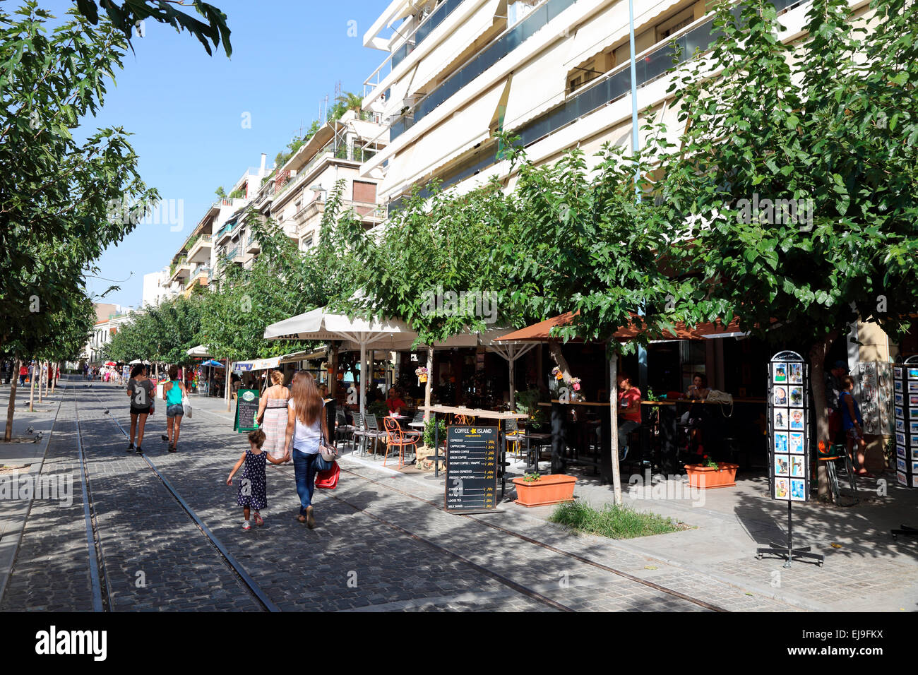 Sidewalk cafe athens greece hi-res stock photography and images - Alamy