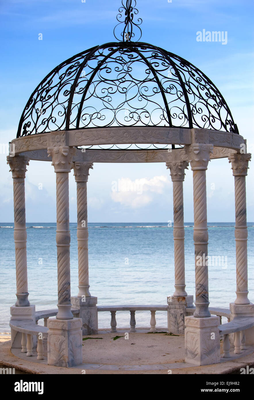 Pavilion on the beach hi-res stock photography and images - Alamy