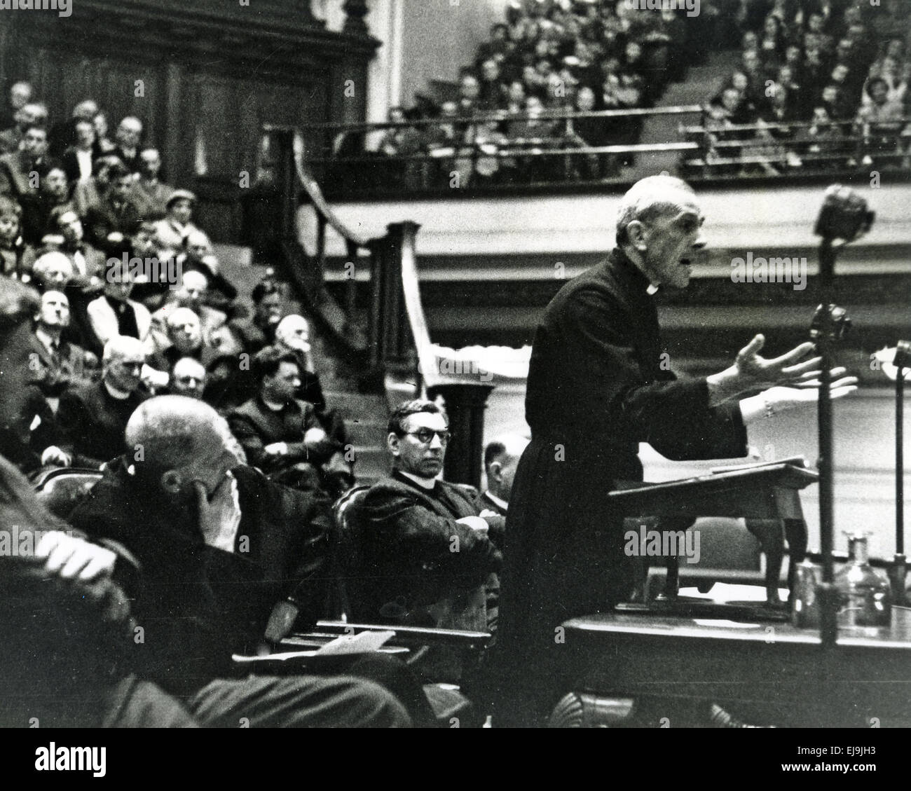 Anglican bishop hi-res stock photography and images - Alamy