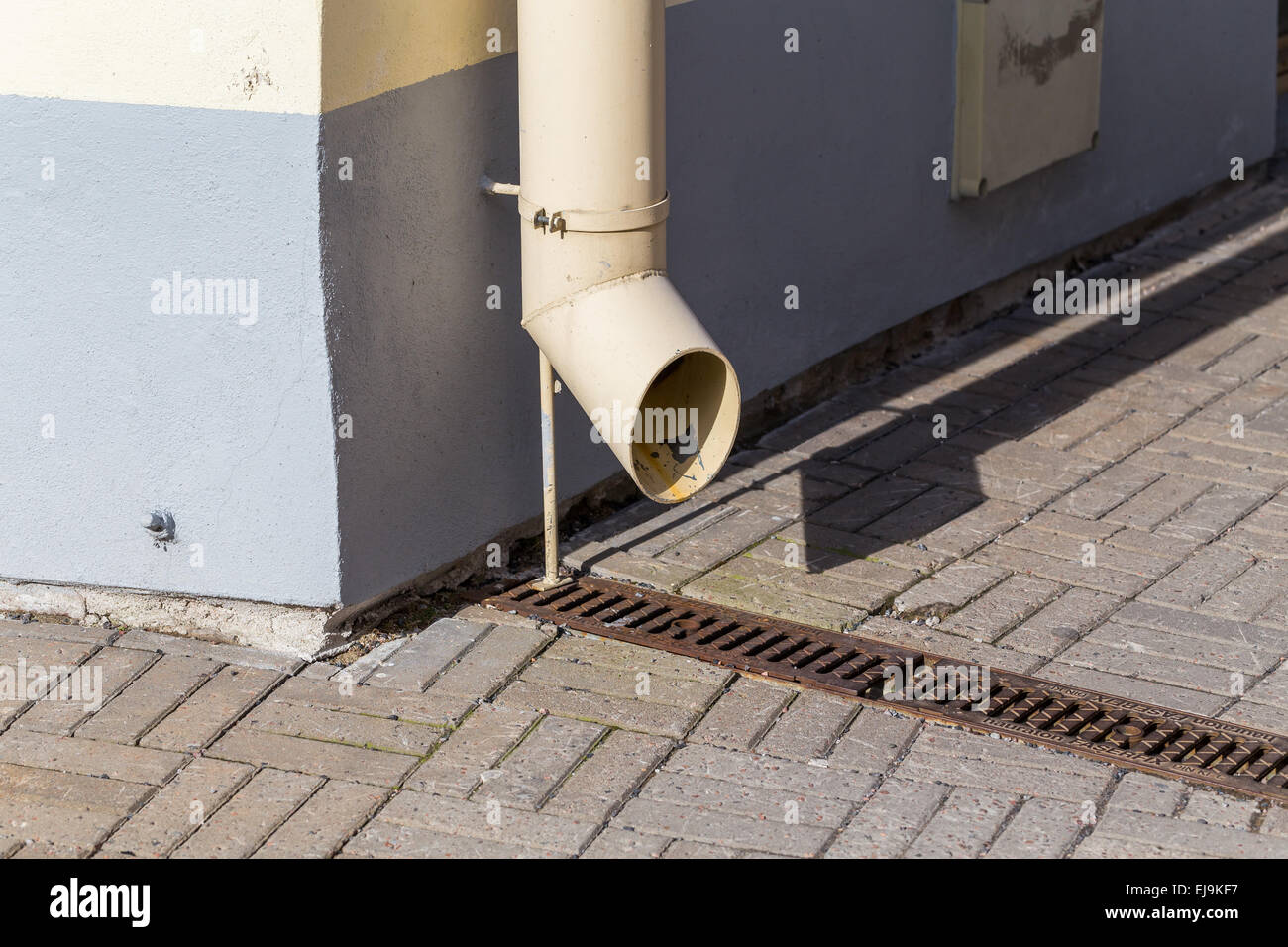Metal downspout pipe hi-res stock photography and images - Alamy