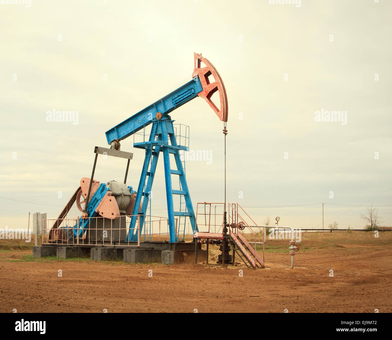 Oil pump. Oil industry equipment Stock Photo - Alamy