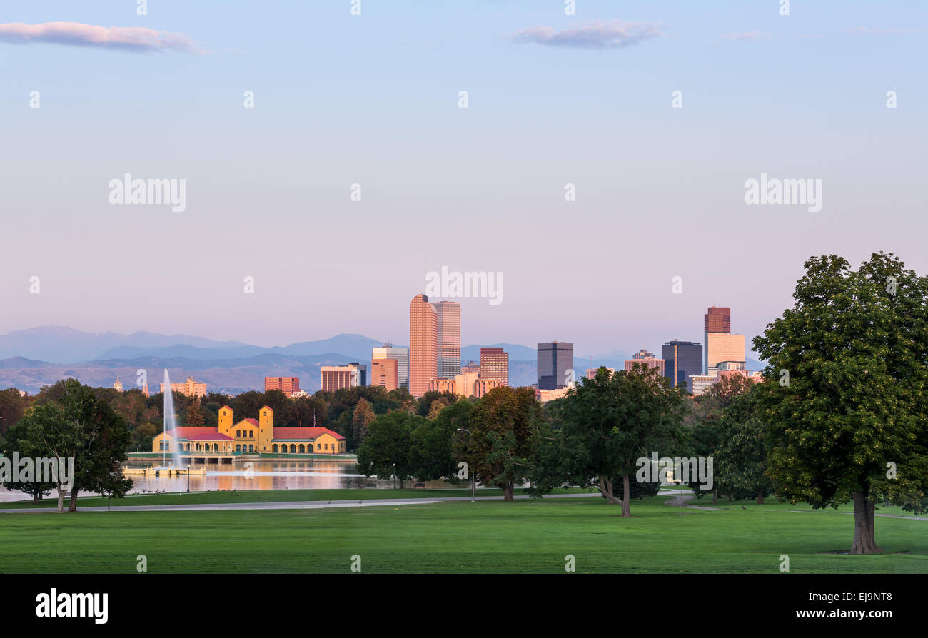 Denver skyline and mountains hi-res stock photography and images - Alamy