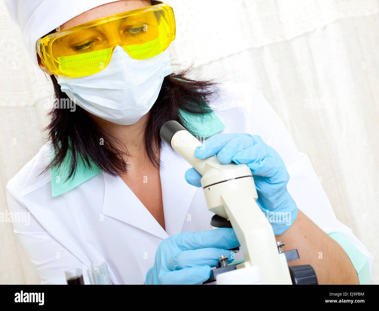Female scientist lab beaker hi-res stock photography and images - Alamy