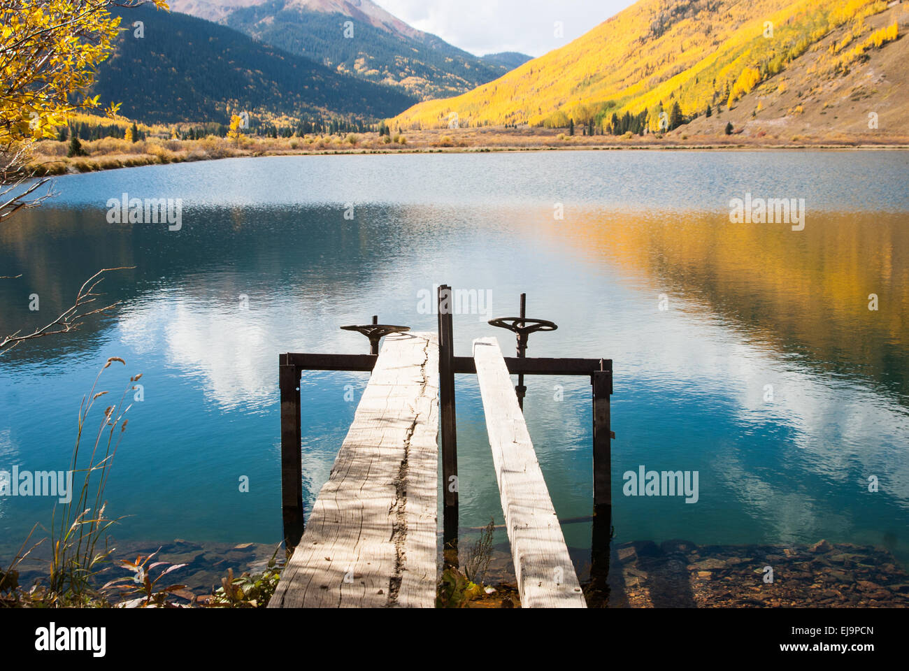 Crystal lake hi-res stock photography and images - Alamy