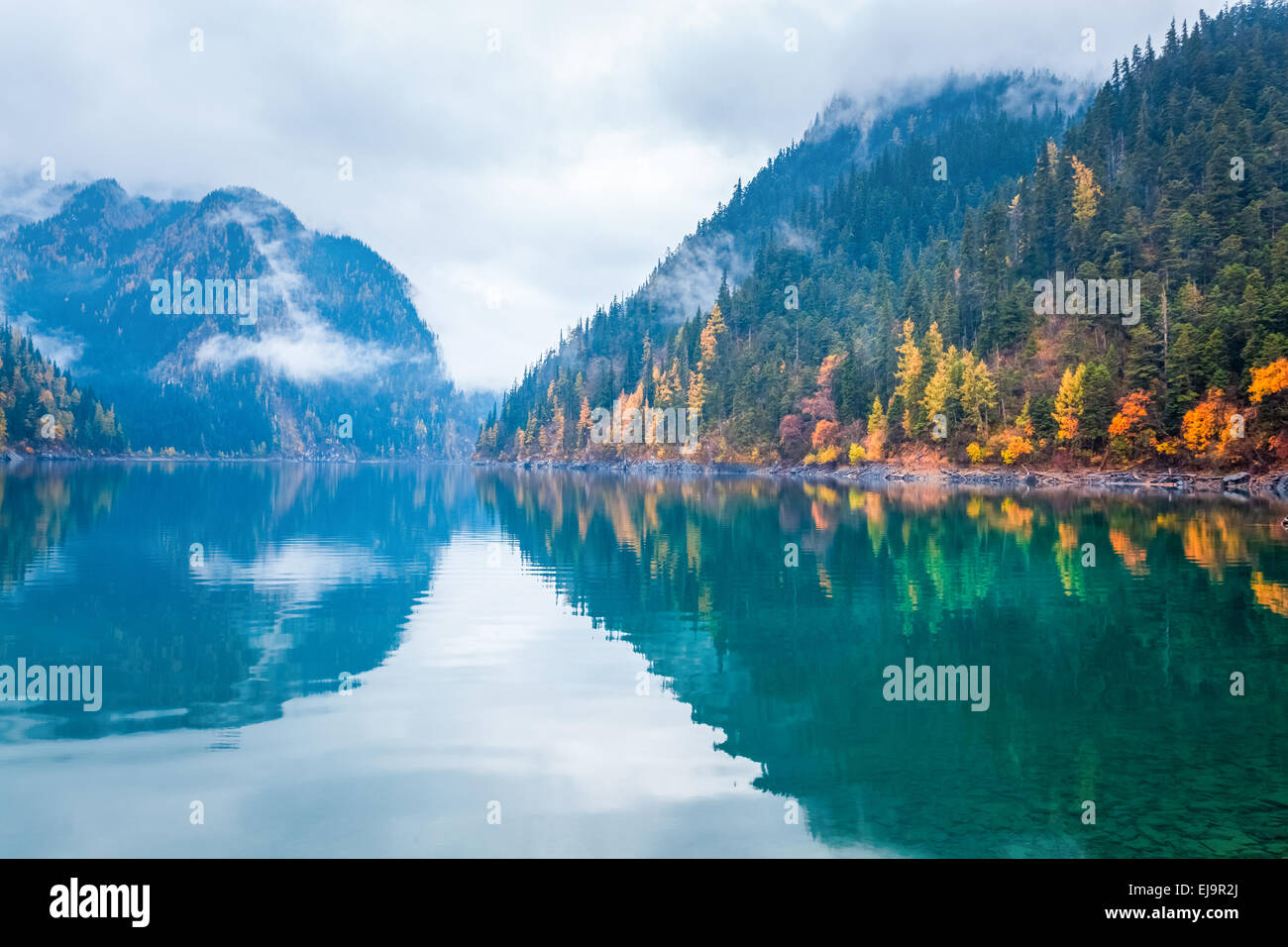 Long lake hi-res stock photography and images - Alamy