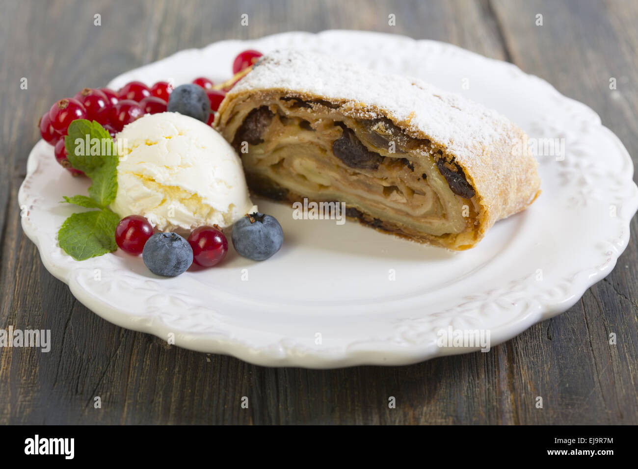 Tasty sweet strudel decoration hi-res stock photography and images - Alamy