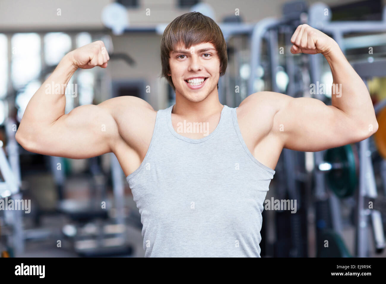 Young man in fitness club Stock Photo - Alamy