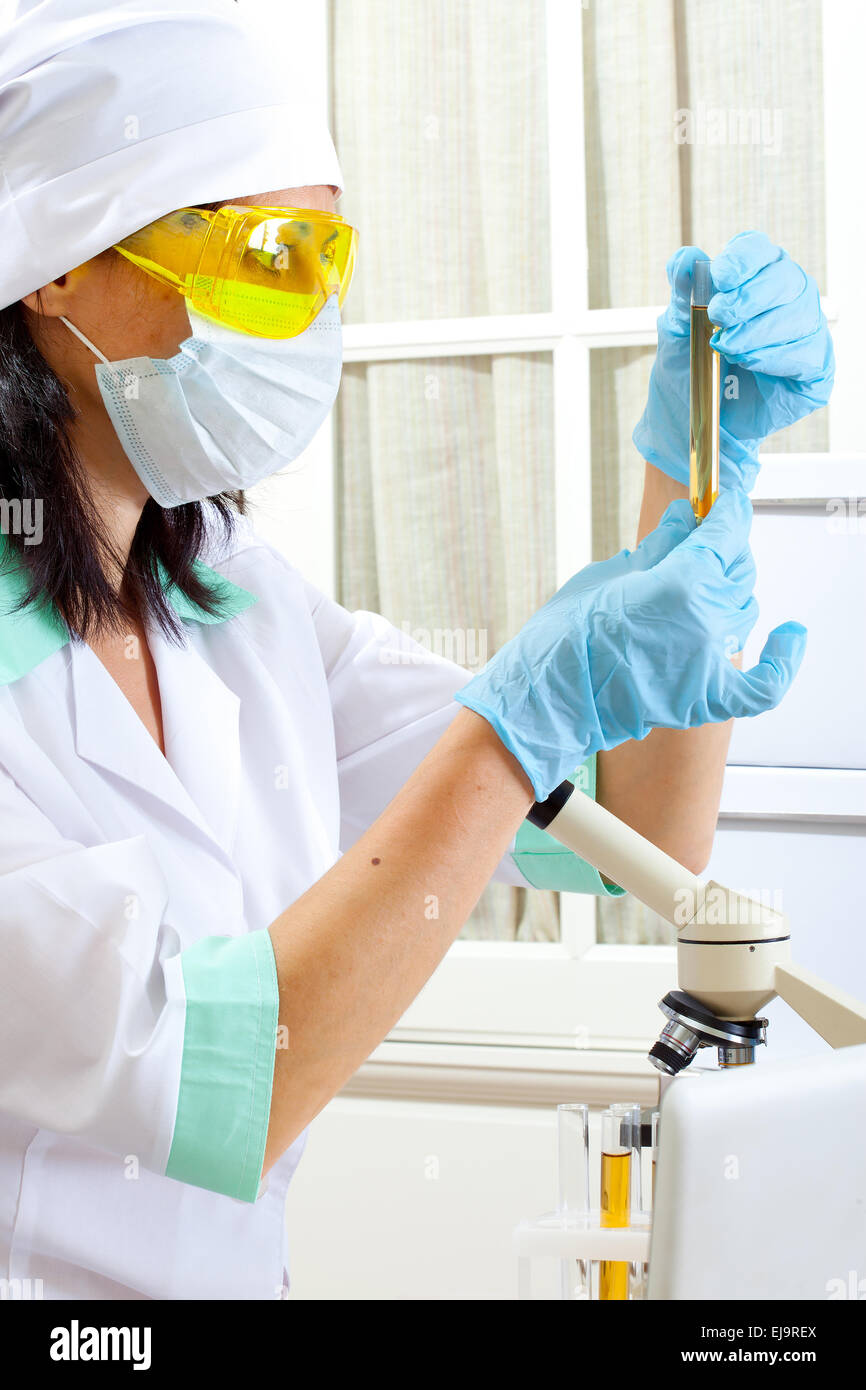 Test tube yellow solution hi-res stock photography and images - Alamy