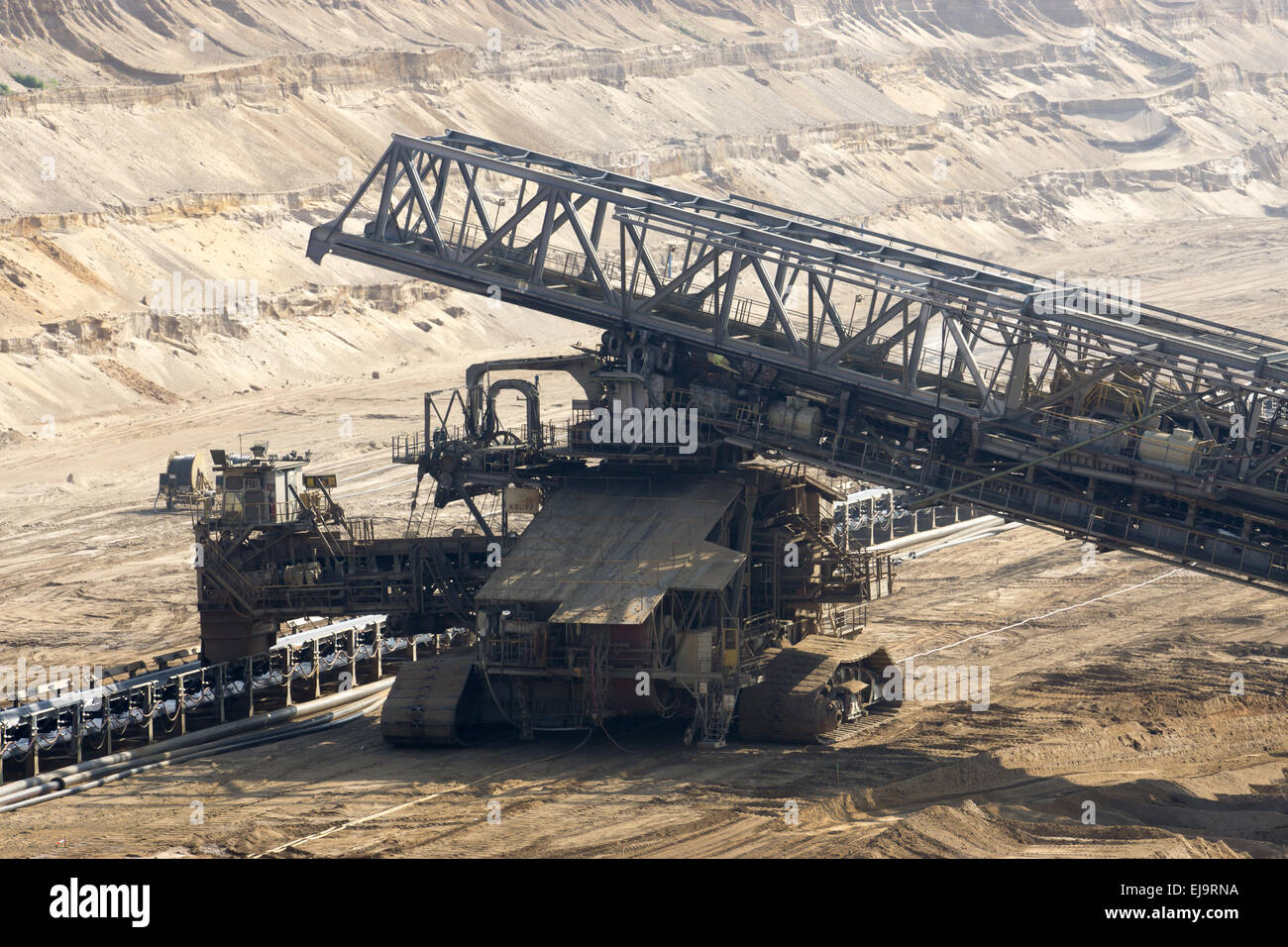 Braunkohlebergbau braunkohlebagger hi-res stock photography and images ...