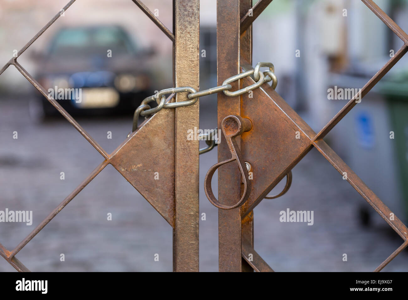 Metal gate car hi-res stock photography and images - Alamy