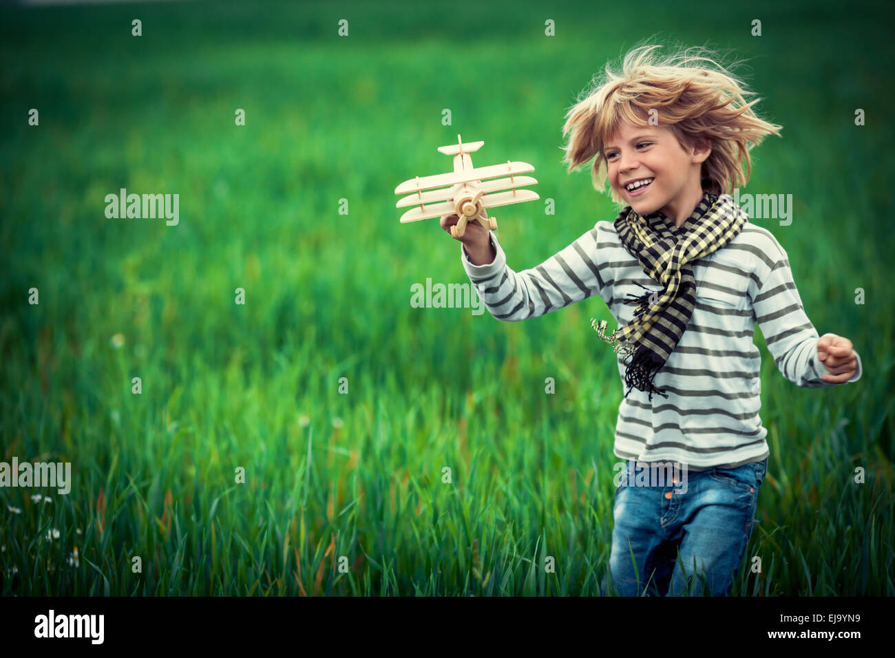 Child running outdoors hi-res stock photography and images - Alamy