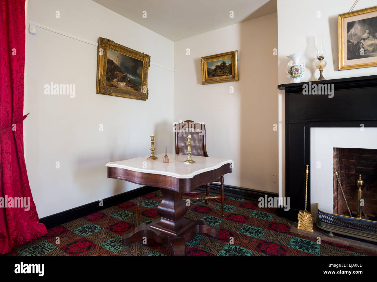 Civil war house interior hi-res stock photography and images - Alamy