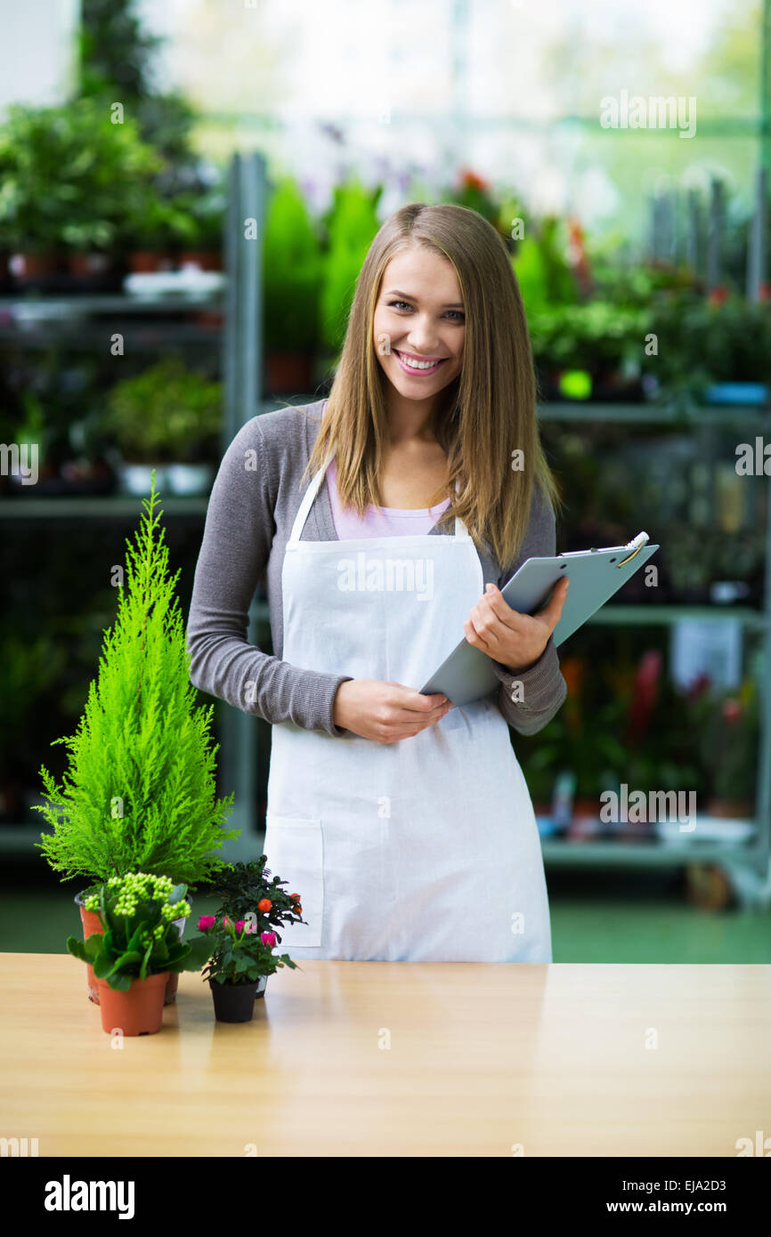 Women saleswoman hi-res stock photography and images - Alamy