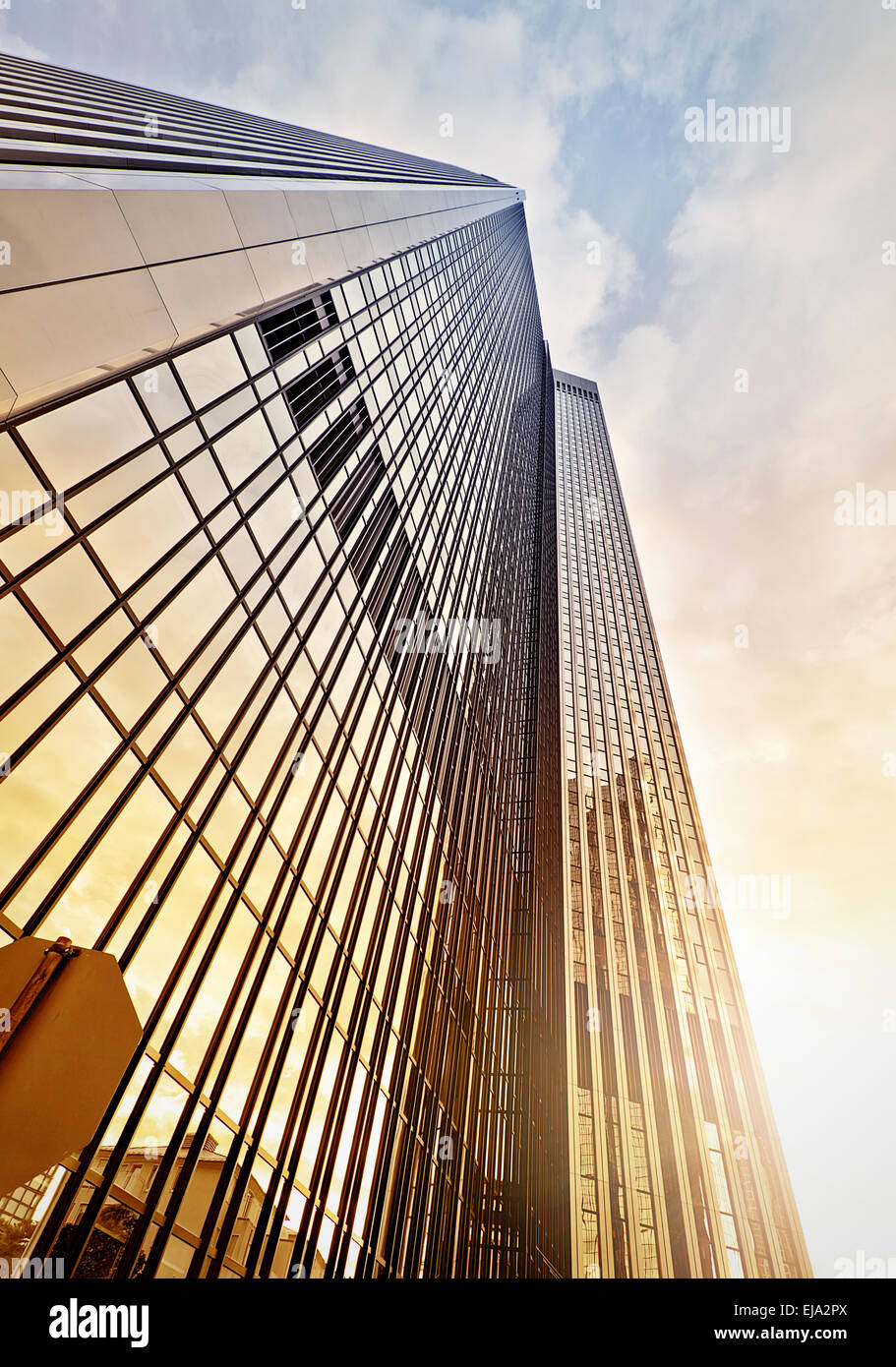 Sky office tower hi-res stock photography and images - Alamy